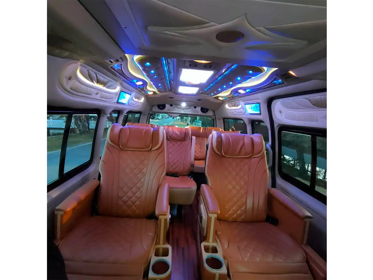 เช่าเหมารถตู้ VIP พร้อมคนขับ ราคาคุ้มค่า | VAN RENTAL WITH DRIVER SERVICE